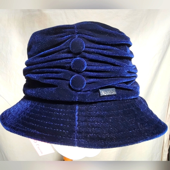betmar | Accessories | Nwt Betmar Tanzanite Hat Is A Velvet Ruched ...